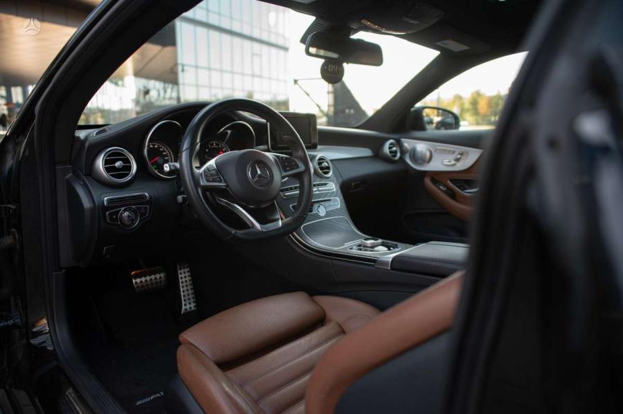 Black Mercedes-Benz C43 AMG 2017 in Vilnius, with an engine capacity of 3.00 L and mileage of 60 thousand km for 27800 €, photo 11 on AUTOMOTO.COM.LV