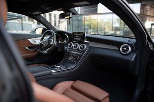 Black Mercedes-Benz C43 AMG 2017 in Vilnius, with an engine capacity of 3.00 L and mileage of 60 thousand km for 27800 €, photo 15 on AUTOMOTO.COM.LV