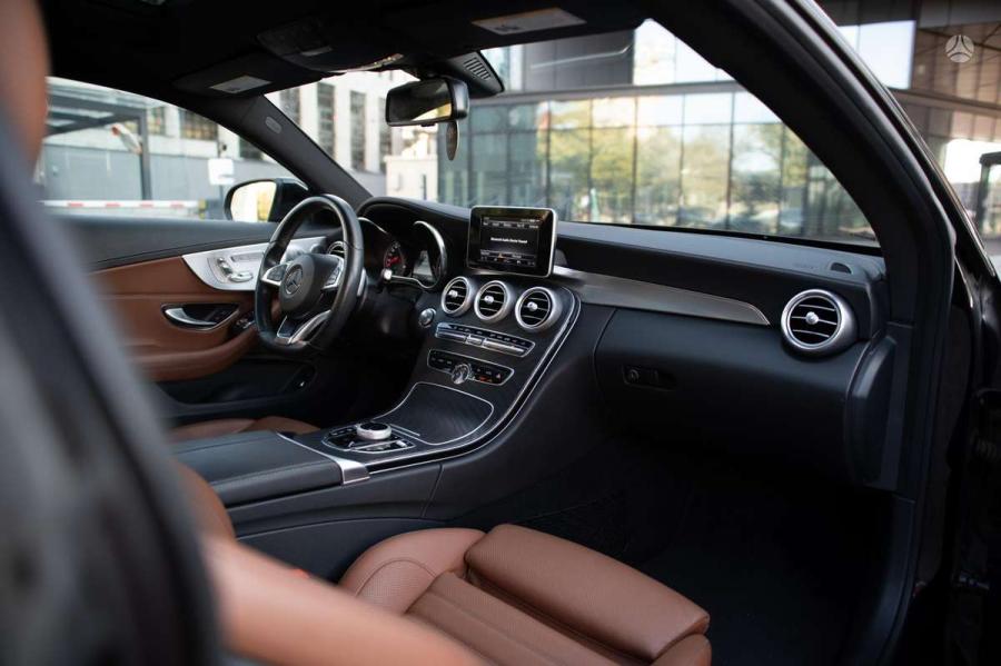 Black Mercedes-Benz C43 AMG 2017 in Vilnius, with an engine capacity of 3.00 L and mileage of 60 thousand km for 27800 €, photo 15 on AUTOMOTO.COM.LV