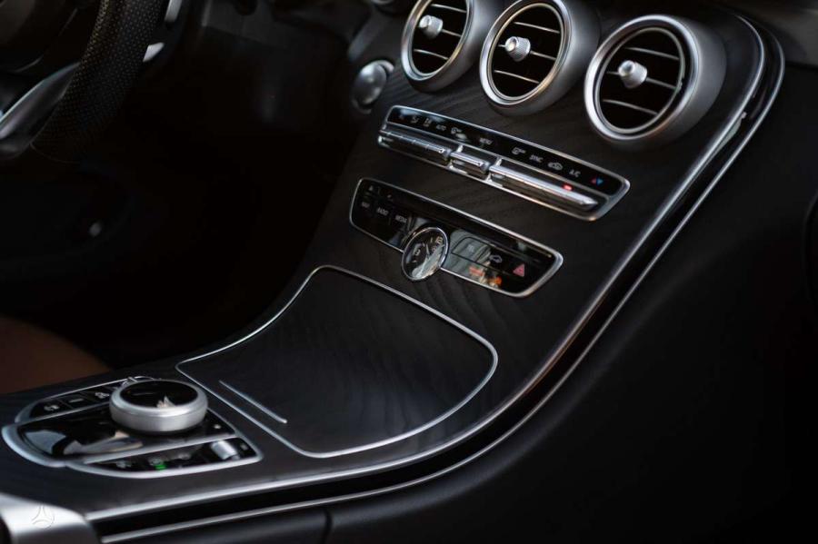 Black Mercedes-Benz C43 AMG 2017 in Vilnius, with an engine capacity of 3.00 L and mileage of 60 thousand km for 27800 €, photo 16 on AUTOMOTO.COM.LV