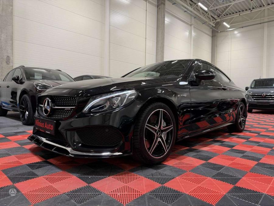 Черный Мерседес C43 AMG 2017 в Вильнюс, объемом двигателя 3.00 л и пробегом 60 тыс. км за 26990 €, фото 1 на AUTOMOTO.COM.LV