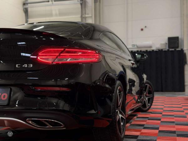 Melns Mercedes-Benz C43 AMG 2017 Viļņa, ar dzinēja tilpumu 3.00 L un nobraukumu 60 tūkst. km par 26990 €, foto 11 vietnē AUTOMOTO.COM.LV