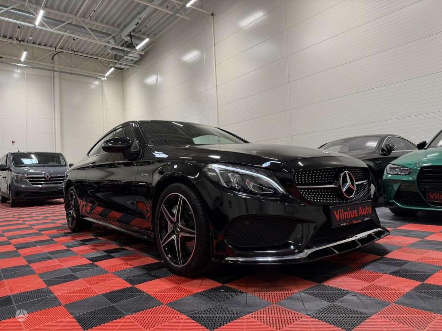 Black Mercedes-Benz C43 AMG 2017 in Vilnius, with an engine capacity of 3.00 L and mileage of 60 thousand km for 26900 €, photo 4 on AUTOMOTO.COM.LV