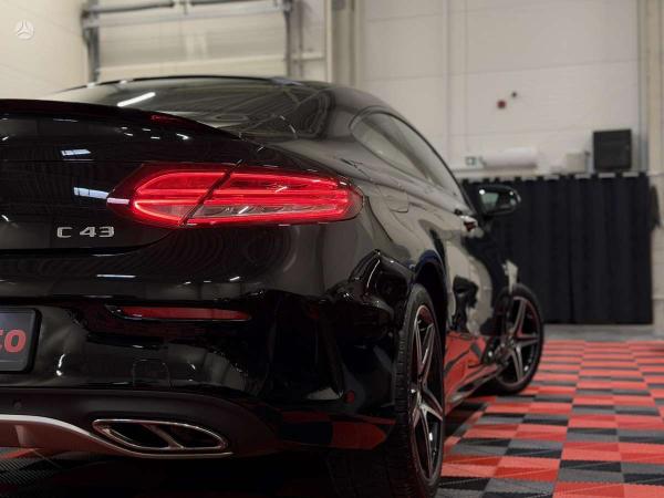 Melns Mercedes-Benz C43 AMG 2017 Viļņa, ar dzinēja tilpumu 3.00 L un nobraukumu 60 tūkst. km par 26900 €, foto 11 vietnē AUTOMOTO.COM.LV