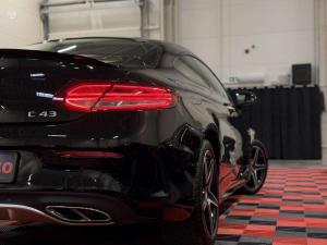 Black Mercedes-Benz C43 AMG 2017 in Vilnius, with an engine capacity of 3.00 L and mileage of 60 thousand km for 26900 €, photo 11 on AUTOMOTO.COM.LV
