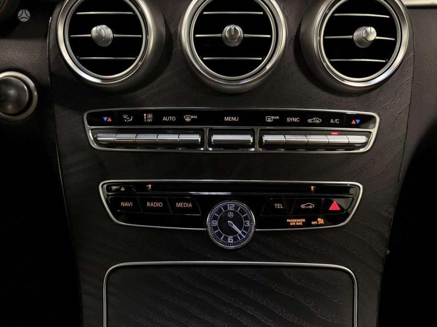 Black Mercedes-Benz C43 AMG 2017 in Vilnius, with an engine capacity of 3.00 L and mileage of 60 thousand km for 26900 €, photo 28 on AUTOMOTO.COM.LV