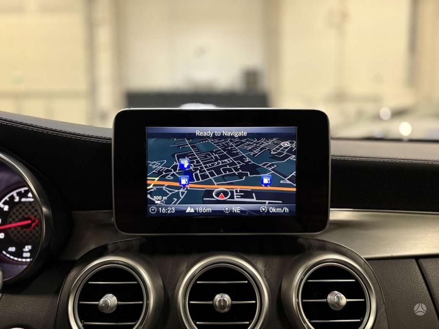 Black Mercedes-Benz C43 AMG 2017 in Vilnius, with an engine capacity of 3.00 L and mileage of 60 thousand km for 26900 €, photo 30 on AUTOMOTO.COM.LV