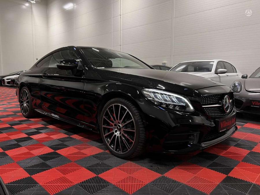 Black Mercedes-Benz C43 AMG 2019 in Vilnius, with an engine capacity of 3.00 L and mileage of 110 thousand km for 30990 €, photo 3 on AUTOMOTO.COM.LV