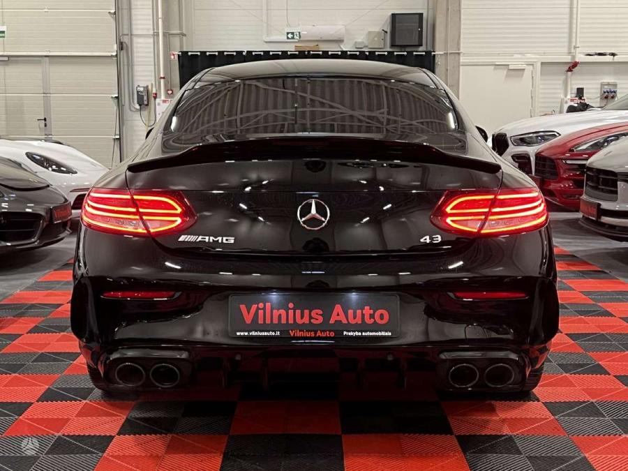 Black Mercedes-Benz C43 AMG 2019 in Vilnius, with an engine capacity of 3.00 L and mileage of 110 thousand km for 30990 €, photo 5 on AUTOMOTO.COM.LV