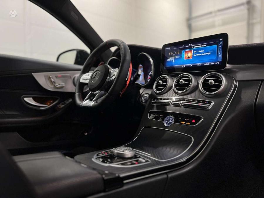 Black Mercedes-Benz C43 AMG 2019 in Vilnius, with an engine capacity of 3.00 L and mileage of 110 thousand km for 30990 €, photo 18 on AUTOMOTO.COM.LV