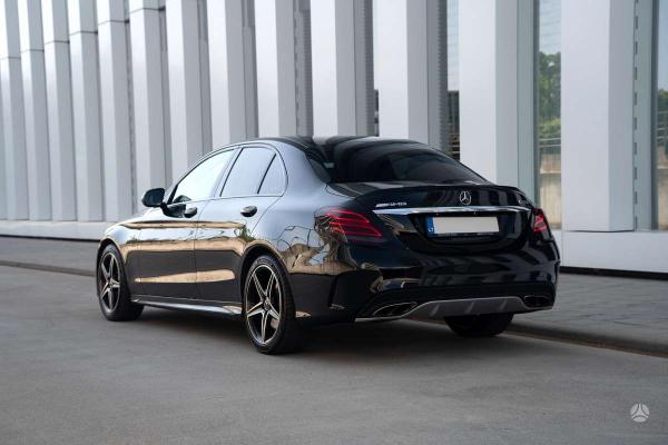 Черный Мерседес C43 AMG 2018 в Вильнюс, объемом двигателя 3.00 л и пробегом 125 тыс. км за 24900 €, фото 2 на AUTOMOTO.COM.LV