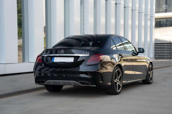 Черный Мерседес C43 AMG 2018 в Вильнюс, объемом двигателя 3.00 л и пробегом 125 тыс. км за 24900 €, фото 4 на AUTOMOTO.COM.LV