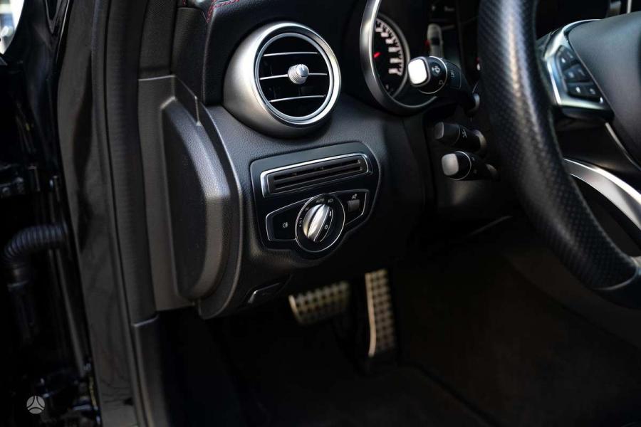 Melns Mercedes-Benz C43 AMG 2018 Viļņa, ar dzinēja tilpumu 3.00 L un nobraukumu 125 tūkst. km par 24900 €, foto 36 vietnē AUTOMOTO.COM.LV