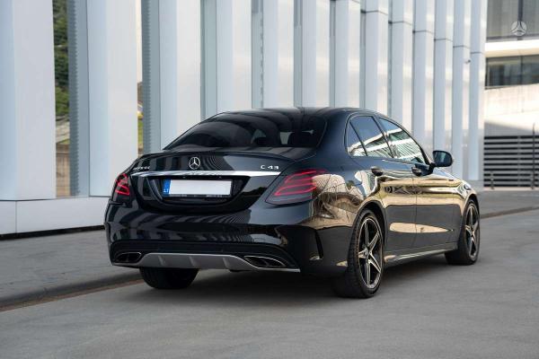 Mercedes-Benz C43 AMG 2018 Viļņa vietnē Melns Mercedes-Benz C43 AMG 2018 Viļņa, ar dzinēja tilpumu 3.00 L un nobraukumu 128 tūkst. km par 24900 €, foto 5 vietnē AUTOMOTO.COM.LV