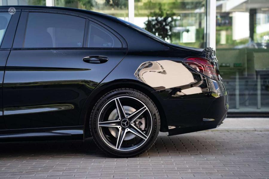 Melns Mercedes-Benz C43 AMG 2018 Viļņa, ar dzinēja tilpumu 3.00 L un nobraukumu 128 tūkst. km par 24900 €, foto 12 vietnē AUTOMOTO.COM.LV