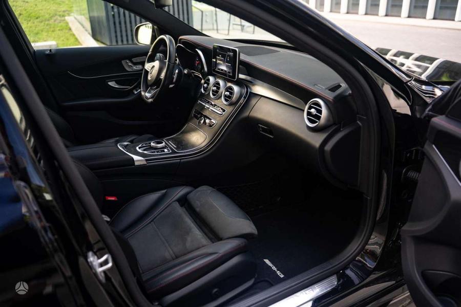 Melns Mercedes-Benz C43 AMG 2018 Viļņa, ar dzinēja tilpumu 3.00 L un nobraukumu 128 tūkst. km par 24900 €, foto 20 vietnē AUTOMOTO.COM.LV