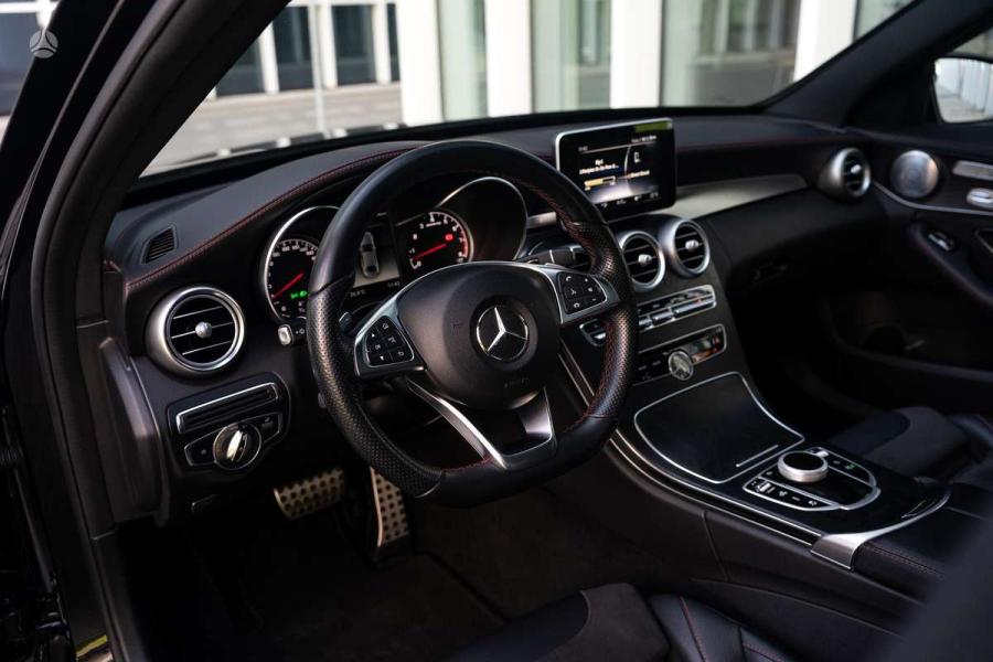 Melns Mercedes-Benz C43 AMG 2018 Viļņa, ar dzinēja tilpumu 3.00 L un nobraukumu 128 tūkst. km par 24900 €, foto 24 vietnē AUTOMOTO.COM.LV