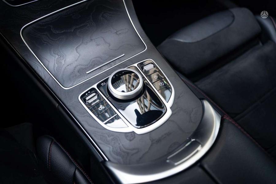 Melns Mercedes-Benz C43 AMG 2018 Viļņa, ar dzinēja tilpumu 3.00 L un nobraukumu 128 tūkst. km par 24900 €, foto 31 vietnē AUTOMOTO.COM.LV