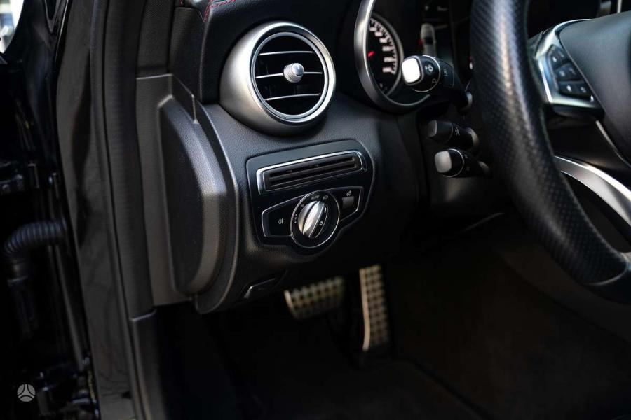 Melns Mercedes-Benz C43 AMG 2018 Viļņa, ar dzinēja tilpumu 3.00 L un nobraukumu 128 tūkst. km par 24900 €, foto 33 vietnē AUTOMOTO.COM.LV