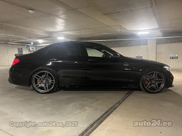 Melns Mercedes-Benz C43 AMG 2019 Tallina, ar dzinēja tilpumu 3.00 L un nobraukumu 112 tūkst. km par 43900 €, foto 3 vietnē AUTOMOTO.COM.LV