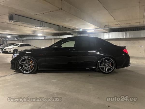 Melns Mercedes-Benz C43 AMG 2019 Tallina, ar dzinēja tilpumu 3.00 L un nobraukumu 112 tūkst. km par 43900 €, foto 4 vietnē AUTOMOTO.COM.LV