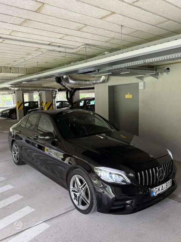 Black Mercedes-Benz C43 AMG 2019 in Kaunas, with an engine capacity of 3.00 L and mileage of 158 thousand km for 27000 €, photo 2 on AUTOMOTO.COM.LV