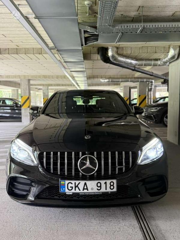 Black Mercedes-Benz C43 AMG 2019 in Kaunas, with an engine capacity of 3.00 L and mileage of 158 thousand km for 27000 €, photo 4 on AUTOMOTO.COM.LV