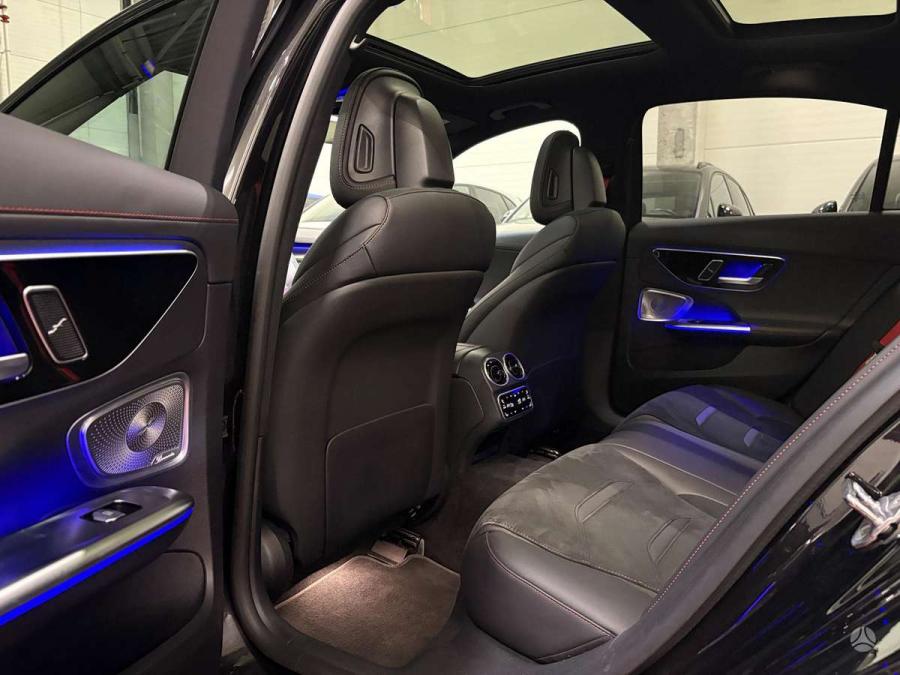 Черный Мерседес C43 AMG 2023 в Вильнюс, объемом двигателя 1.99 л и пробегом 18 тыс. км за 61990 €, фото 35 на AUTOMOTO.COM.LV
