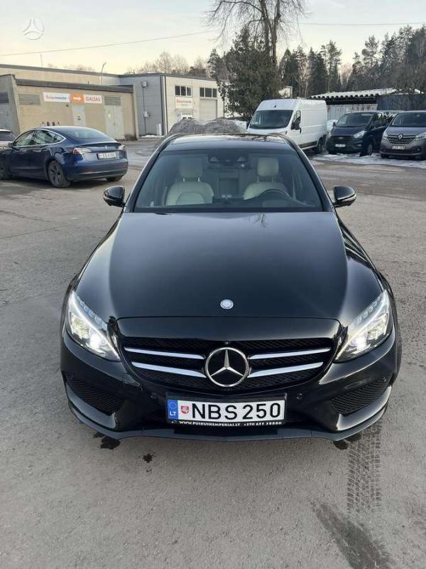 Melns Mercedes-Benz C43 AMG 2016 Viļņa, ar dzinēja tilpumu 3.00 L un nobraukumu 253 tūkst. km par 19500 €, foto 9 vietnē AUTOMOTO.COM.LV