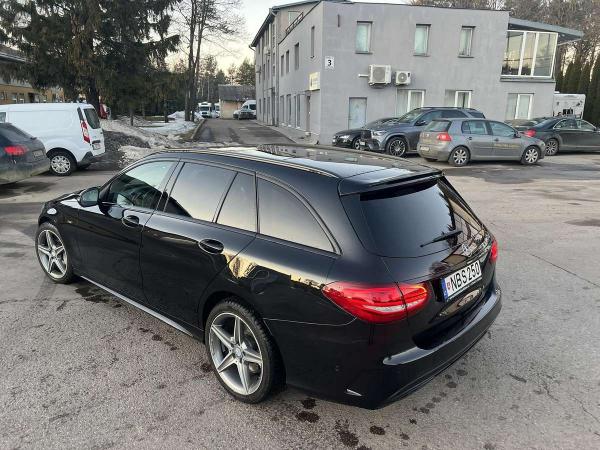 Melns Mercedes-Benz C43 AMG 2016 Viļņa, ar dzinēja tilpumu 3.00 L un nobraukumu 253 tūkst. km par 19500 €, foto 11 vietnē AUTOMOTO.COM.LV