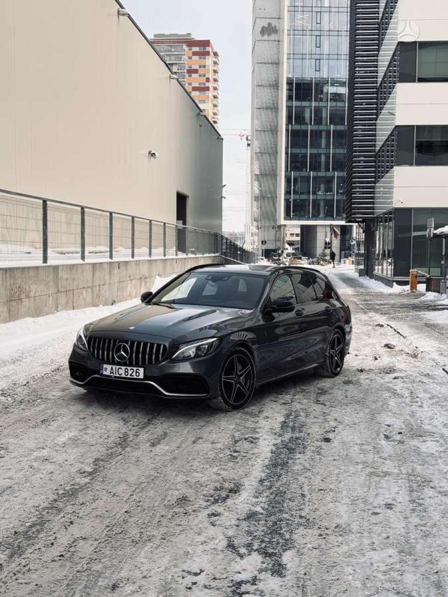 Pelēks Mercedes-Benz C43 AMG 2017 Viļņa, ar dzinēja tilpumu 3.00 L un nobraukumu 82 tūkst. km par 27500 €, foto 2 vietnē AUTOMOTO.COM.LV