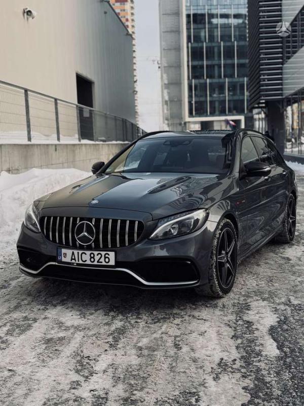 Grey Mercedes-Benz C43 AMG 2017 in Vilnius, with an engine capacity of 3.00 L and mileage of 82 thousand km for 27500 €, photo 3 on AUTOMOTO.COM.LV