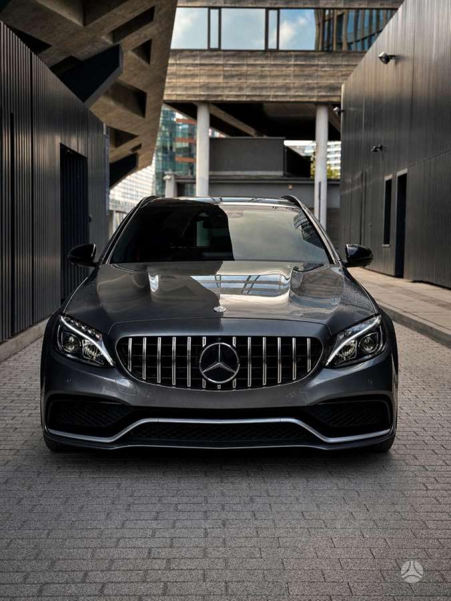 Pelēks Mercedes-Benz C43 AMG 2017 Viļņa, ar dzinēja tilpumu 3.00 L un nobraukumu 86 tūkst. km par 25500 €, foto 3 vietnē AUTOMOTO.COM.LV