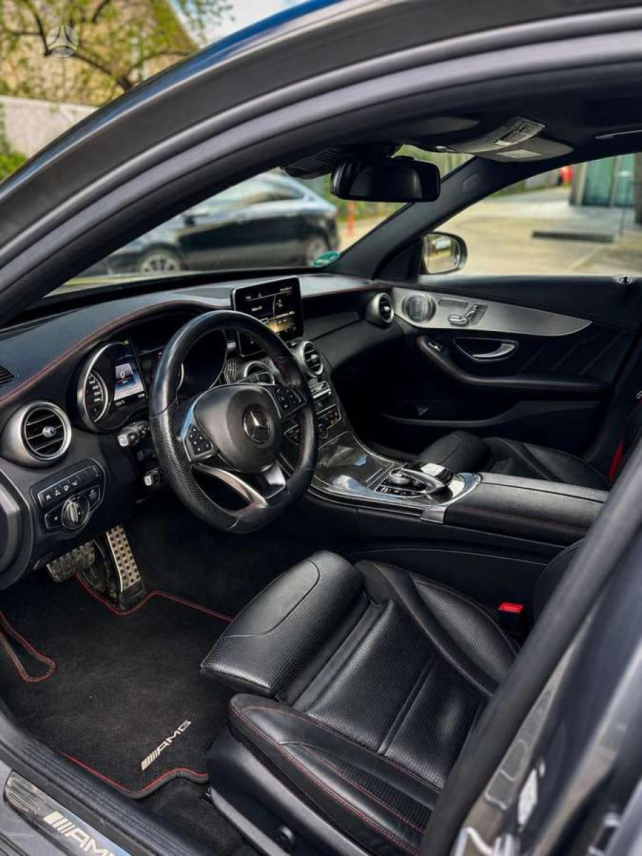 Pelēks Mercedes-Benz C43 AMG 2017 Viļņa, ar dzinēja tilpumu 3.00 L un nobraukumu 86 tūkst. km par 25500 €, foto 4 vietnē AUTOMOTO.COM.LV