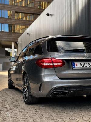 Pelēks Mercedes-Benz C43 AMG 2017 Viļņa, ar dzinēja tilpumu 3.00 L un nobraukumu 86 tūkst. km par 25500 €, foto 12 vietnē AUTOMOTO.COM.LV