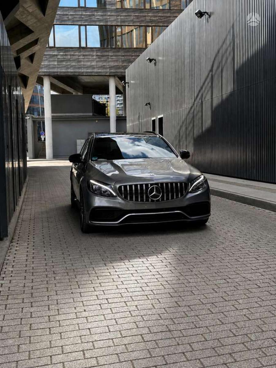 Pelēks Mercedes-Benz C43 AMG 2017 Viļņa, ar dzinēja tilpumu 3.00 L un nobraukumu 86 tūkst. km par 25500 €, foto 16 vietnē AUTOMOTO.COM.LV