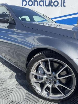 Grey Mercedes-Benz C43 AMG 2017 in Kaunas, with an engine capacity of 3.00 L and mileage of 200 thousand km for 21850 €, photo 4 on AUTOMOTO.COM.LV