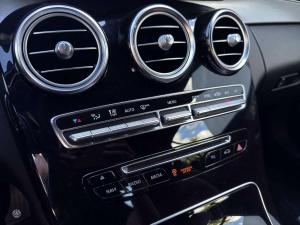 White Mercedes-Benz C43 AMG 2017 in Kaunas, with an engine capacity of 3.00 L and mileage of 64 thousand km for 29999 €, photo 16 on AUTOMOTO.COM.LV