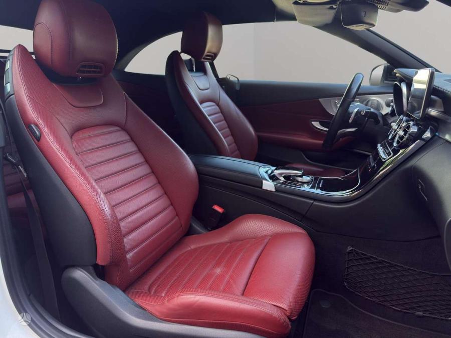 White Mercedes-Benz C43 AMG 2017 in Kaunas, with an engine capacity of 3.00 L and mileage of 64 thousand km for 29999 €, photo 9 on AUTOMOTO.COM.LV