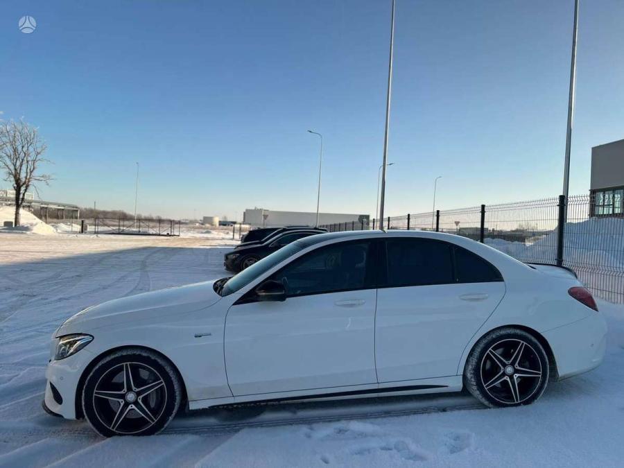 White Mercedes-Benz C43 AMG 2015 in Tallinn, with an engine capacity of 3.00 L and mileage of 185 thousand km for 25990 €, photo 3 on AUTOMOTO.COM.LV