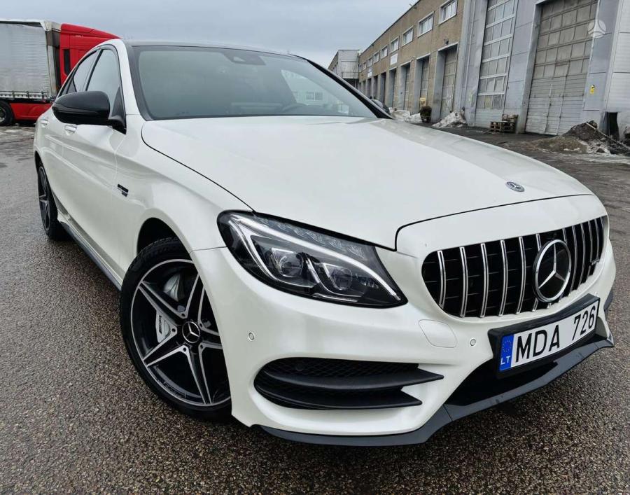 Белый Мерседес C43 AMG 2017 в Вильнюс, объемом двигателя 3.00 л и пробегом 151 тыс. км за 23900 €, фото 2 на AUTOMOTO.COM.LV