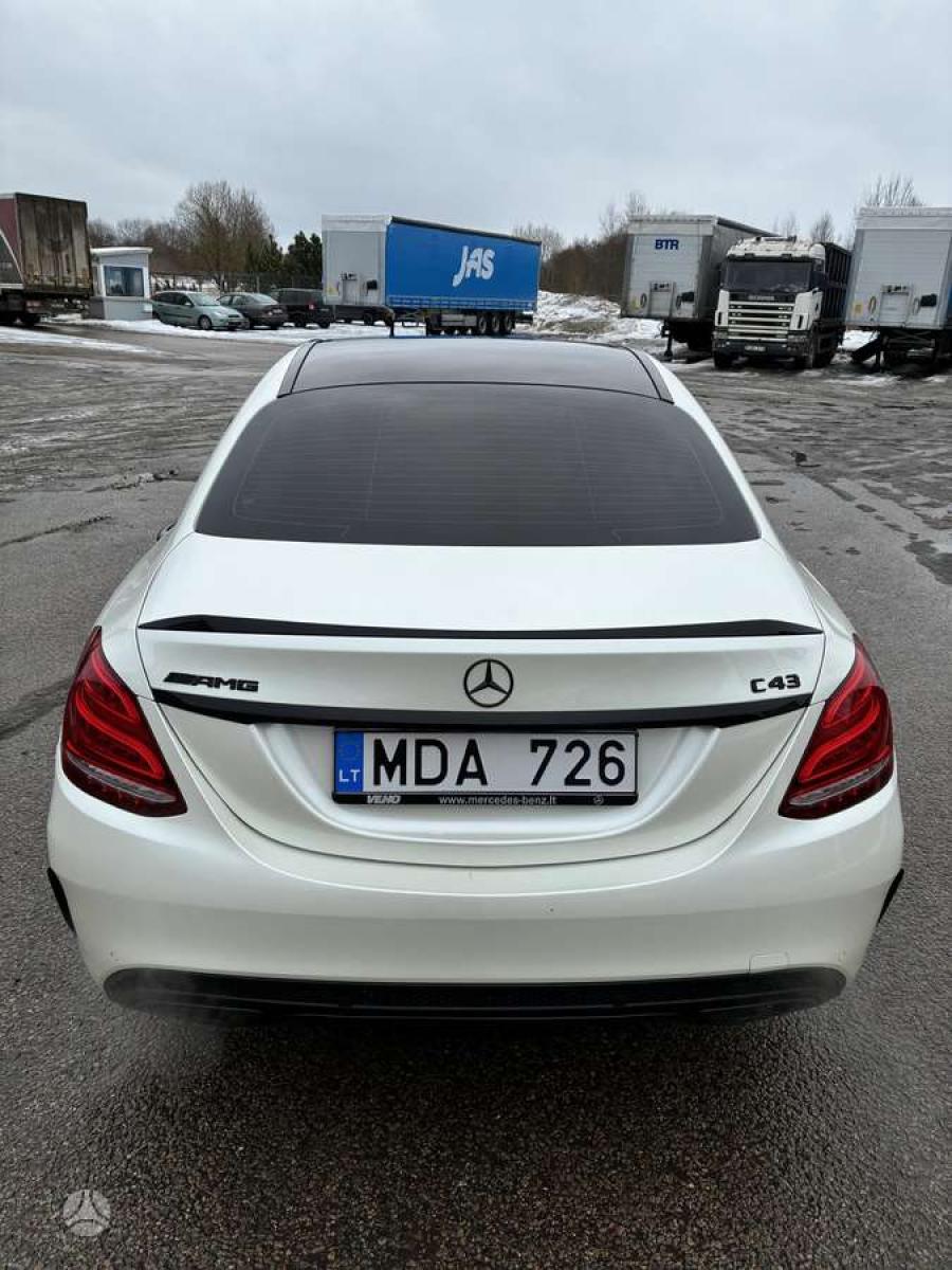 Белый Мерседес C43 AMG 2017 в Вильнюс, объемом двигателя 3.00 л и пробегом 151 тыс. км за 23900 €, фото 6 на AUTOMOTO.COM.LV