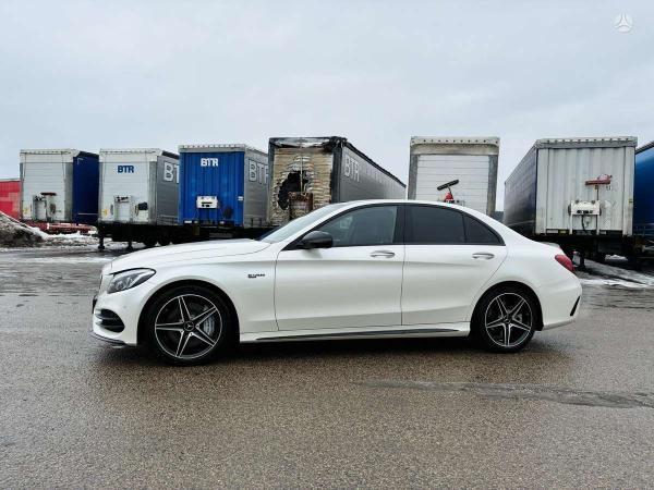 White Mercedes-Benz C43 AMG 2017 in Vilnius, with an engine capacity of 3.00 L and mileage of 151 thousand km for 23900 €, photo 7 on AUTOMOTO.COM.LV