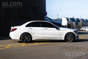Белый Мерседес C43 AMG 2017 в Рига, объемом двигателя 3.00 л и пробегом 150 тыс. км за 26000 €, фото 15 на AUTOMOTO.COM.LV