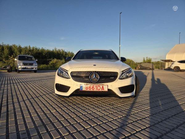 White Mercedes-Benz C43 AMG 2017 in Kaunas, with an engine capacity of 3.00 L and mileage of 147 thousand km for 22990 €, photo 3 on AUTOMOTO.COM.LV