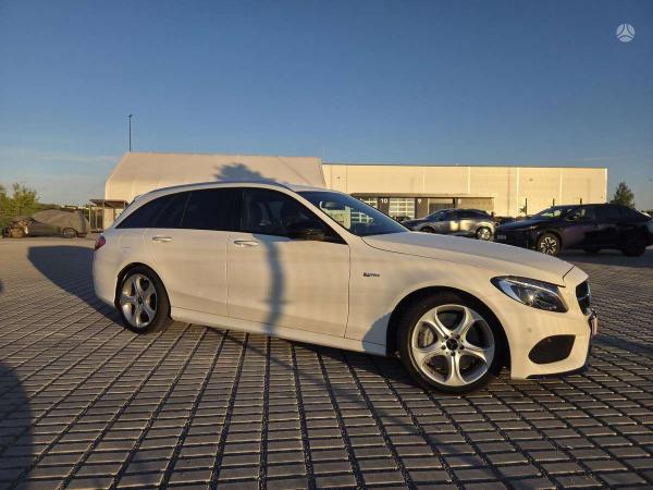 White Mercedes-Benz C43 AMG 2017 in Kaunas, with an engine capacity of 3.00 L and mileage of 147 thousand km for 22990 €, photo 5 on AUTOMOTO.COM.LV