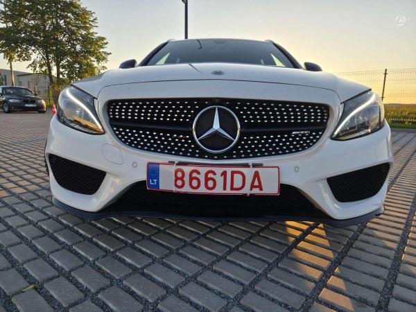 White Mercedes-Benz C43 AMG 2017 in Kaunas, with an engine capacity of 3.00 L and mileage of 147 thousand km for 22990 €, photo 8 on AUTOMOTO.COM.LV