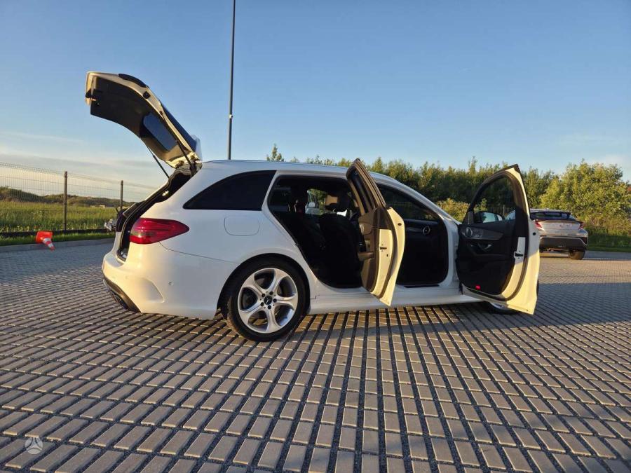 Белый Мерседес C43 AMG 2017 в Каунас, объемом двигателя 3.00 л и пробегом 147 тыс. км за 22990 €, фото 17 на AUTOMOTO.COM.LV
