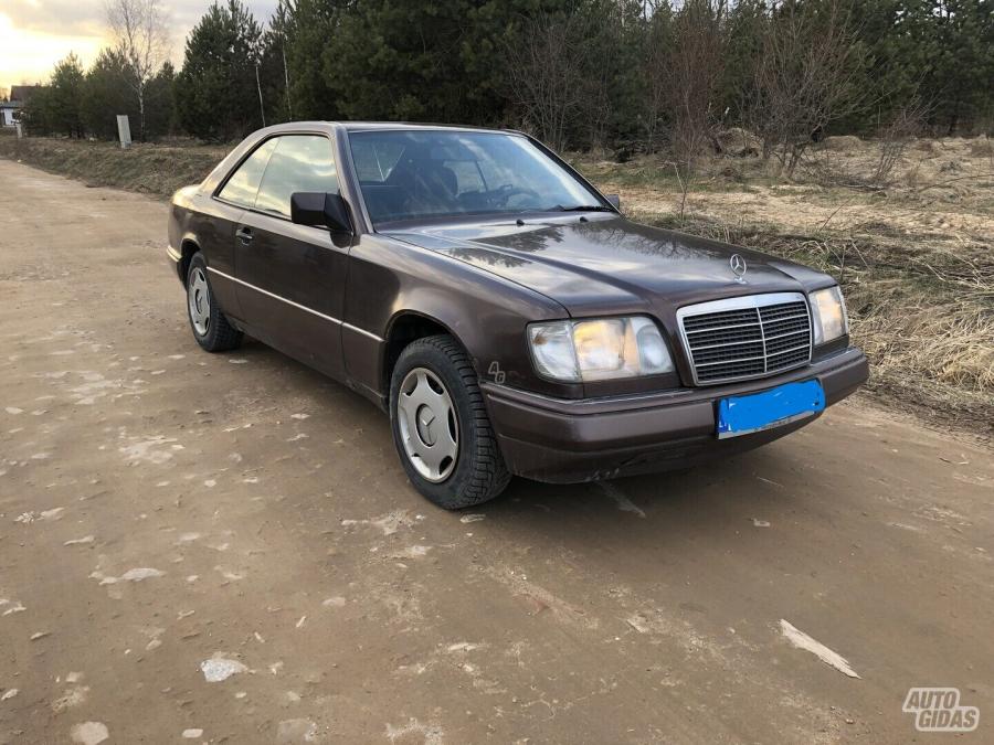 Brūns Mercedes-Benz CE 220 1994 Viļņa, ar dzinēja tilpumu 2.20 L un nobraukumu 338 tūkst. km par 4300 €, foto 1 vietnē AUTOMOTO.COM.LV