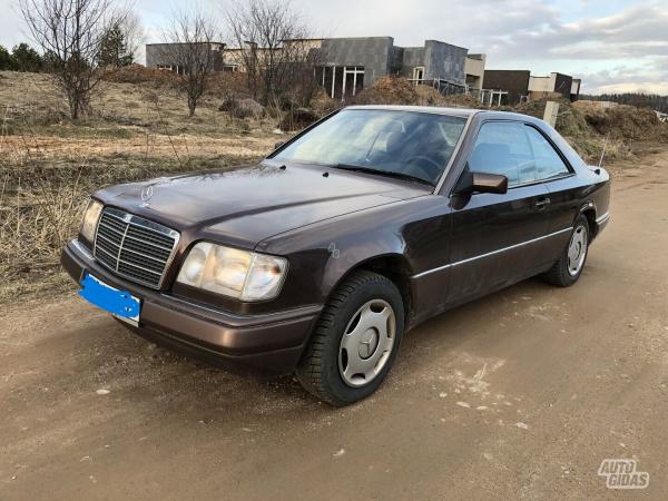 Brūns Mercedes-Benz CE 220 1994 Viļņa, ar dzinēja tilpumu 2.20 L un nobraukumu 338 tūkst. km par 4300 €, foto 4 vietnē AUTOMOTO.COM.LV